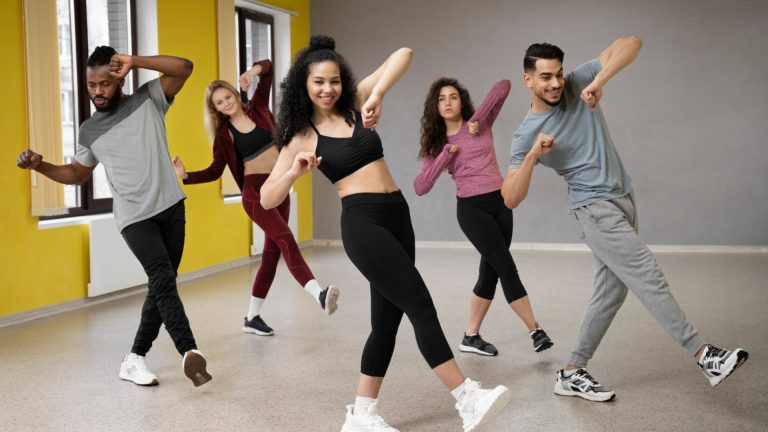 Maîtrisez les mouvements et les styles avec des cours de danse dans un ...